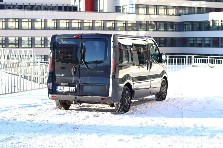 Black Renault Trafic 2005 in Riga, with an engine capacity of 2.50 L and mileage of 387 thousand km for 3980 €, photo 6 on AUTOMOTO.COM.LV