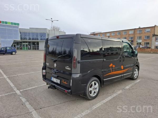 Melns Renault Trafic 2005 Ogre, ar dzinēja tilpumu 2.50 L un nobraukumu 315 tūkst. km par 7800 €, foto 4 vietnē AUTOMOTO.COM.LV