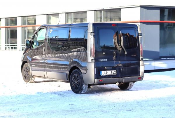 Melns Renault Trafic 2005 Rīga, ar dzinēja tilpumu 2.50 L un nobraukumu 387 tūkst. km par 3980 €, foto 6 vietnē AUTOMOTO.COM.LV