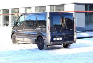 Black Renault Trafic 2005 in Riga, with an engine capacity of 2.50 L and mileage of 387 thousand km for 3980 €, photo 7 on AUTOMOTO.COM.LV