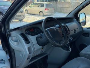 Black Renault Trafic 2005 in Riga, with an engine capacity of 2.50 L and mileage of 387 thousand km for 3980 €, photo 10 on AUTOMOTO.COM.LV