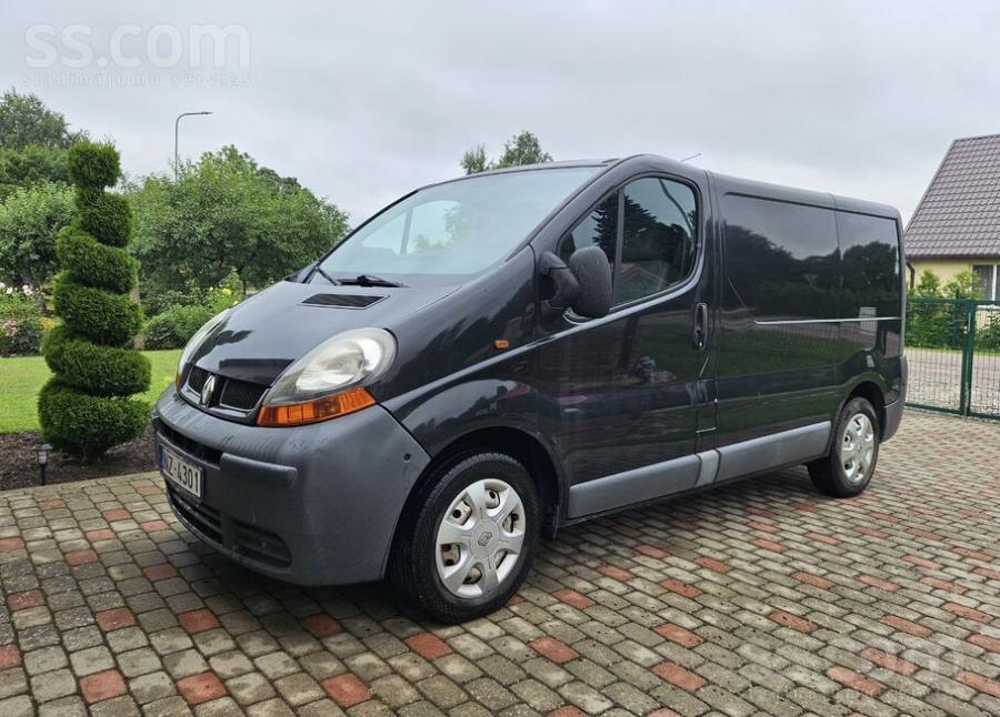 Black Renault Trafic 2005 in Saldus, with an engine capacity of 1.90 L and mileage of 371 thousand km for 4200 €, photo 1 on AUTOMOTO.COM.LV