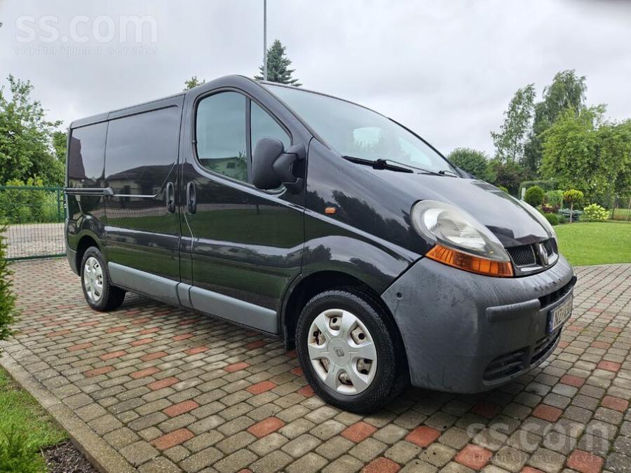 Black Renault Trafic 2005 in Saldus, with an engine capacity of 1.90 L and mileage of 371 thousand km for 4200 €, photo 3 on AUTOMOTO.COM.LV