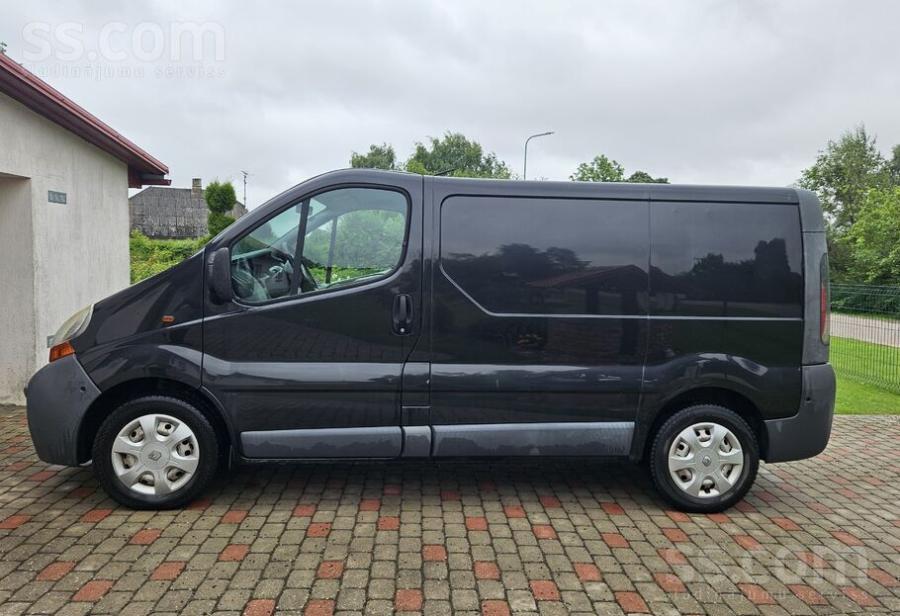 Black Renault Trafic 2005 in Saldus, with an engine capacity of 1.90 L and mileage of 371 thousand km for 4200 €, photo 4 on AUTOMOTO.COM.LV