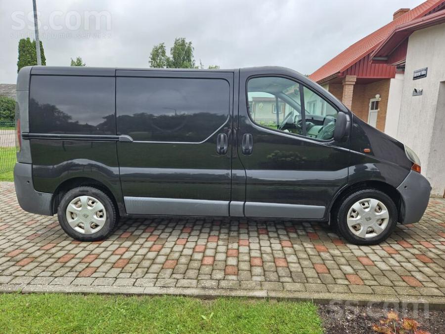Black Renault Trafic 2005 in Saldus, with an engine capacity of 1.90 L and mileage of 371 thousand km for 4200 €, photo 5 on AUTOMOTO.COM.LV