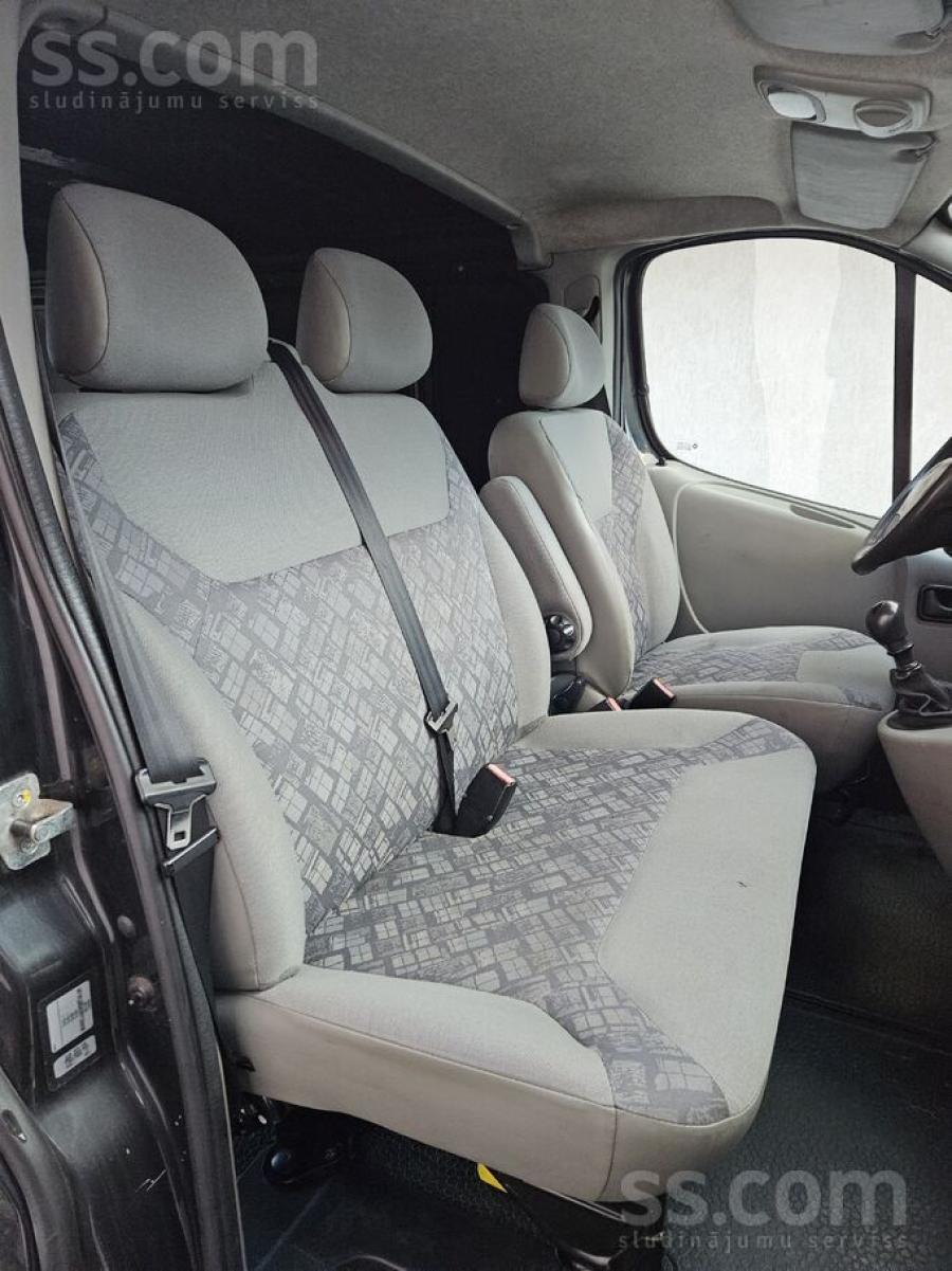 Black Renault Trafic 2005 in Saldus, with an engine capacity of 1.90 L and mileage of 371 thousand km for 4200 €, photo 9 on AUTOMOTO.COM.LV