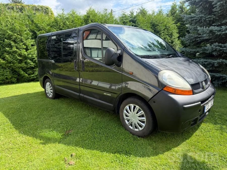 Black Renault Trafic 2005 in Riga, with an engine capacity of 2.50 L and mileage of 389 thousand km for 2950 €, photo 3 on AUTOMOTO.COM.LV