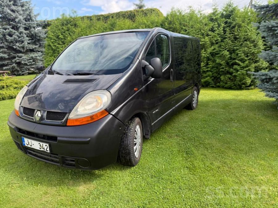 Black Renault Trafic 2005 in Riga, with an engine capacity of 2.50 L and mileage of 389 thousand km for 2950 €, photo 1 on AUTOMOTO.COM.LV