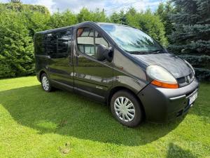 Black Renault Trafic 2005 in Riga, with an engine capacity of 2.50 L and mileage of 389 thousand km for 2950 €, photo 3 on AUTOMOTO.COM.LV