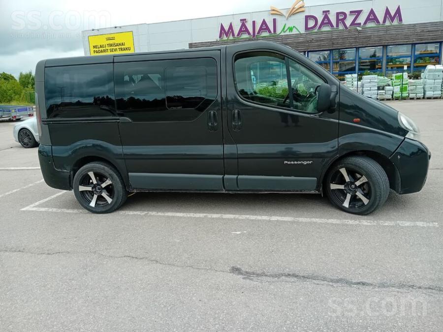 Melns Renault Trafic 2006 Kuldīga, ar dzinēja tilpumu 2.50 L un nobraukumu 790 tūkst. km par 2350 €, foto 1 vietnē AUTOMOTO.COM.LV