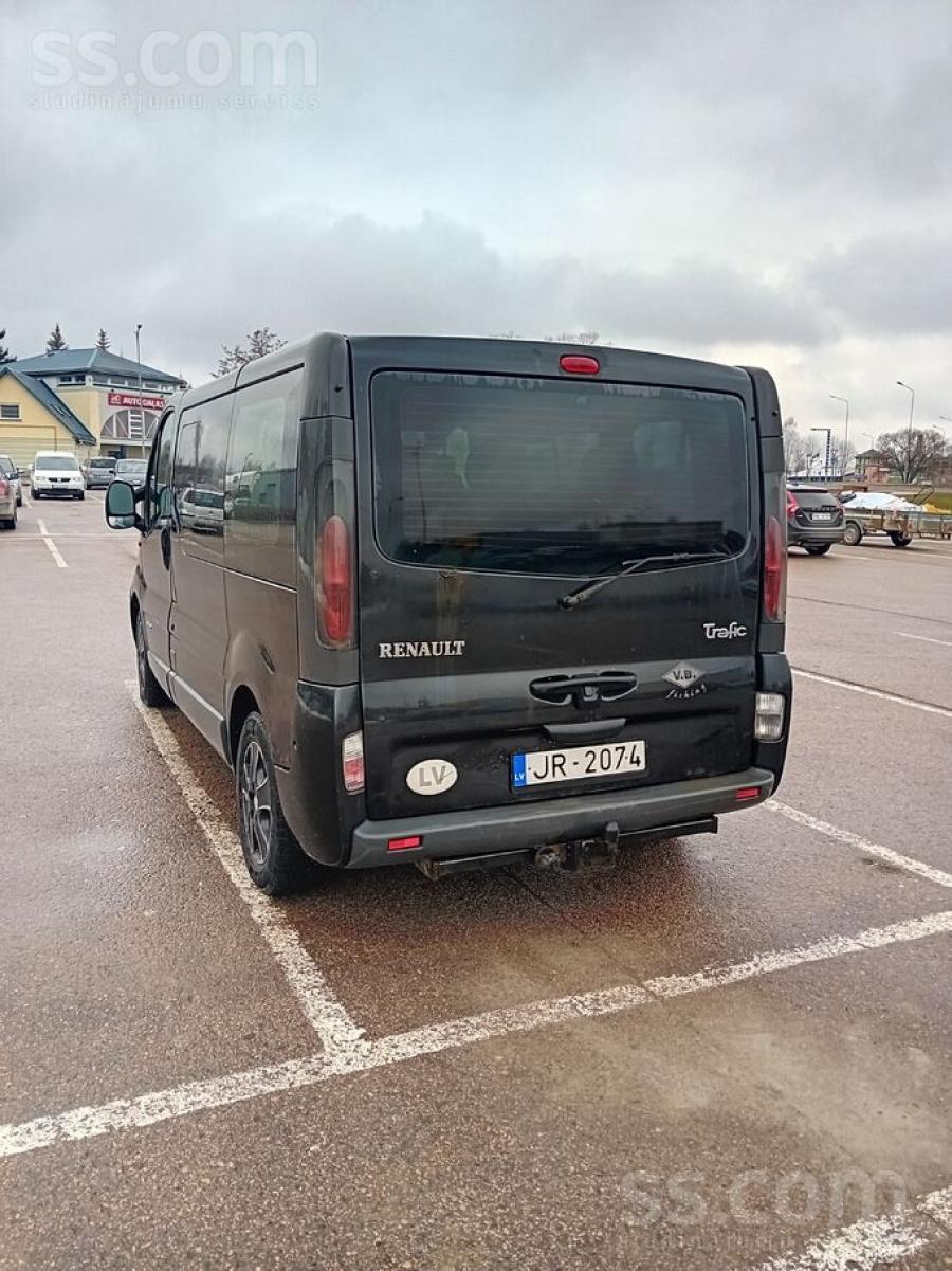 Melns Renault Trafic 2006 Kuldīga, ar dzinēja tilpumu 2.50 L un nobraukumu 790 tūkst. km par 2350 €, foto 5 vietnē AUTOMOTO.COM.LV