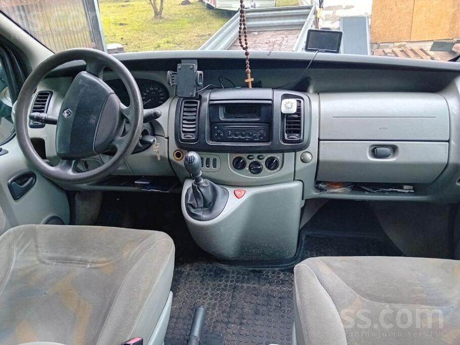 Melns Renault Trafic 2006 Kuldīga, ar dzinēja tilpumu 2.50 L un nobraukumu 790 tūkst. km par 2350 €, foto 6 vietnē AUTOMOTO.COM.LV