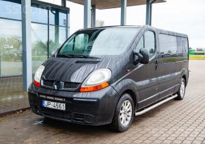Melns Renault Trafic 2006 Cēsis, ar dzinēja tilpumu 2.50 L un nobraukumu 468 tūkst. km par 3950 €, foto 2 vietnē AUTOMOTO.COM.LV