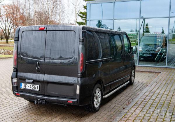 Melns Renault Trafic 2006 Cēsis, ar dzinēja tilpumu 2.50 L un nobraukumu 468 tūkst. km par 3950 €, foto 6 vietnē AUTOMOTO.COM.LV