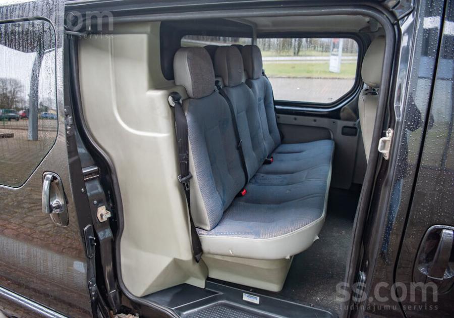 Melns Renault Trafic 2006 Cēsis, ar dzinēja tilpumu 2.50 L un nobraukumu 468 tūkst. km par 3950 €, foto 14 vietnē AUTOMOTO.COM.LV