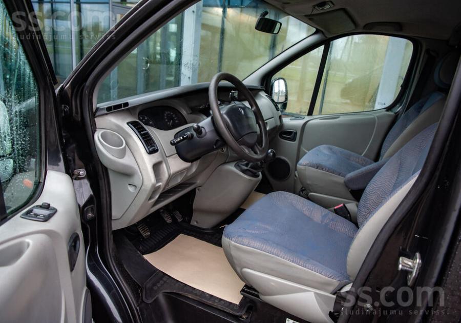 Melns Renault Trafic 2006 Cēsis, ar dzinēja tilpumu 2.50 L un nobraukumu 468 tūkst. km par 3950 €, foto 21 vietnē AUTOMOTO.COM.LV