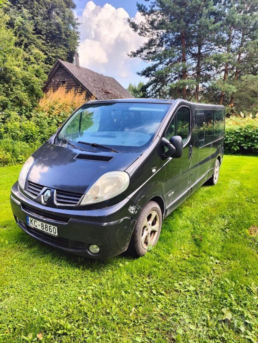 Black Renault Trafic 2006 in Jekabpils, with an engine capacity of 2.50 L and mileage of 535 thousand km for 3500 €, photo 1 on AUTOMOTO.COM.LV