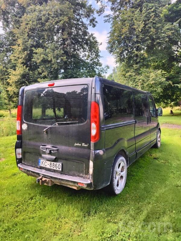 Black Renault Trafic 2006 in Jekabpils, with an engine capacity of 2.50 L and mileage of 535 thousand km for 3500 €, photo 3 on AUTOMOTO.COM.LV