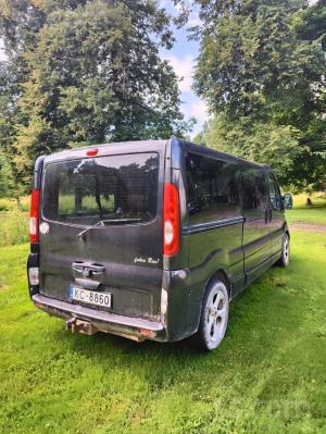 Black Renault Trafic 2006 in Jekabpils, with an engine capacity of 2.50 L and mileage of 535 thousand km for 3500 €, photo 4 on AUTOMOTO.COM.LV
