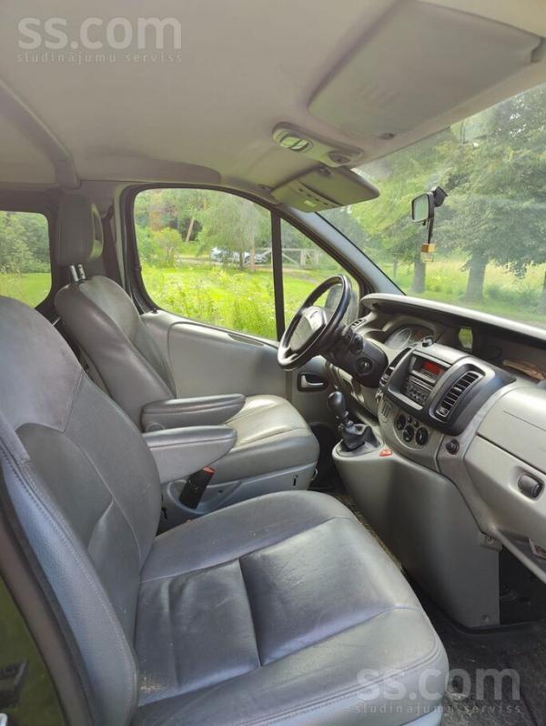 Black Renault Trafic 2006 in Jekabpils, with an engine capacity of 2.50 L and mileage of 535 thousand km for 3500 €, photo 4 on AUTOMOTO.COM.LV