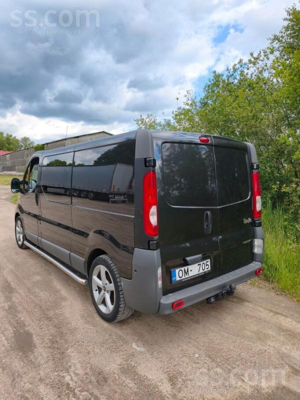 Melns Renault Trafic 2007 Liepāja, ar dzinēja tilpumu 2.50 L un nobraukumu 336 tūkst. km par 8600 €, foto 2 vietnē AUTOMOTO.COM.LV