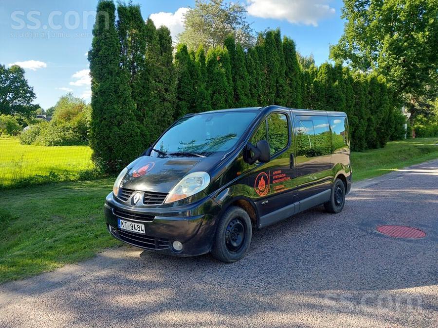 Black Renault Trafic 2007 in Saldus, with an engine capacity of 2.00 L and mileage of 400 thousand km for 3850 €, photo 1 on AUTOMOTO.COM.LV