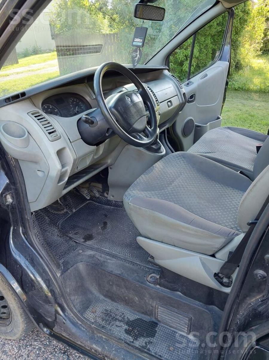 Black Renault Trafic 2007 in Saldus, with an engine capacity of 2.00 L and mileage of 400 thousand km for 3850 €, photo 7 on AUTOMOTO.COM.LV