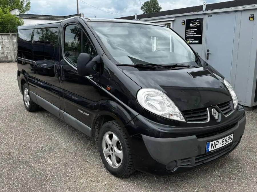 Black Renault Trafic 2007 in Daugavpils, with an engine capacity of 2.00 L and mileage of 419 thousand km for 5490 €, photo 1 on AUTOMOTO.COM.LV