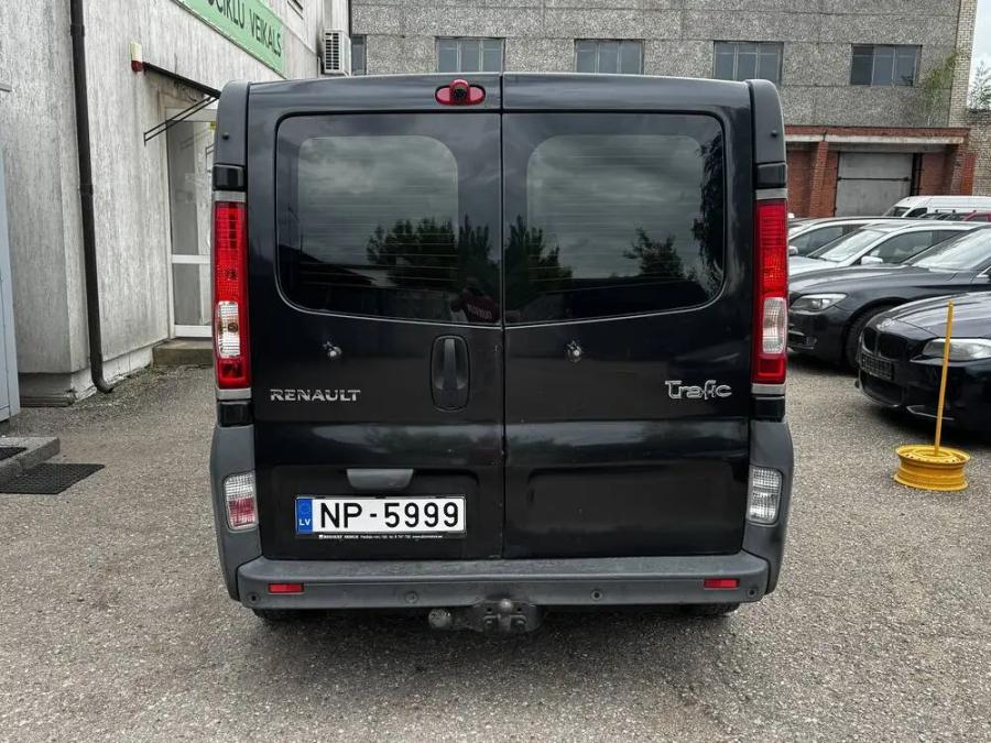 Black Renault Trafic 2007 in Daugavpils, with an engine capacity of 2.00 L and mileage of 419 thousand km for 5490 €, photo 6 on AUTOMOTO.COM.LV