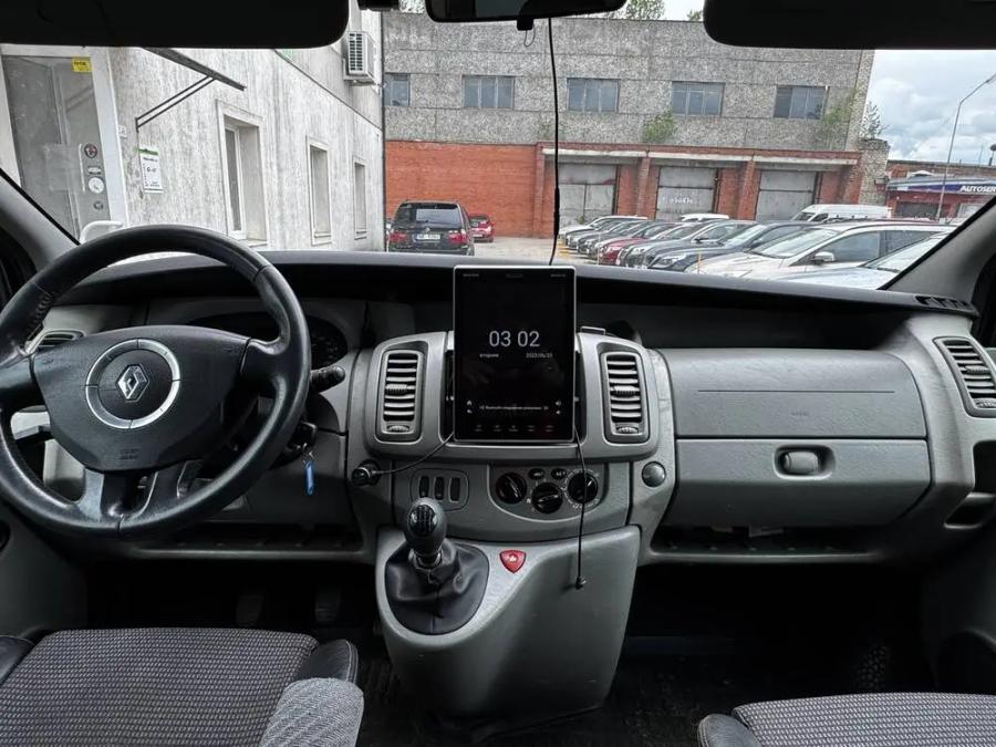 Black Renault Trafic 2007 in Daugavpils, with an engine capacity of 2.00 L and mileage of 419 thousand km for 5490 €, photo 11 on AUTOMOTO.COM.LV