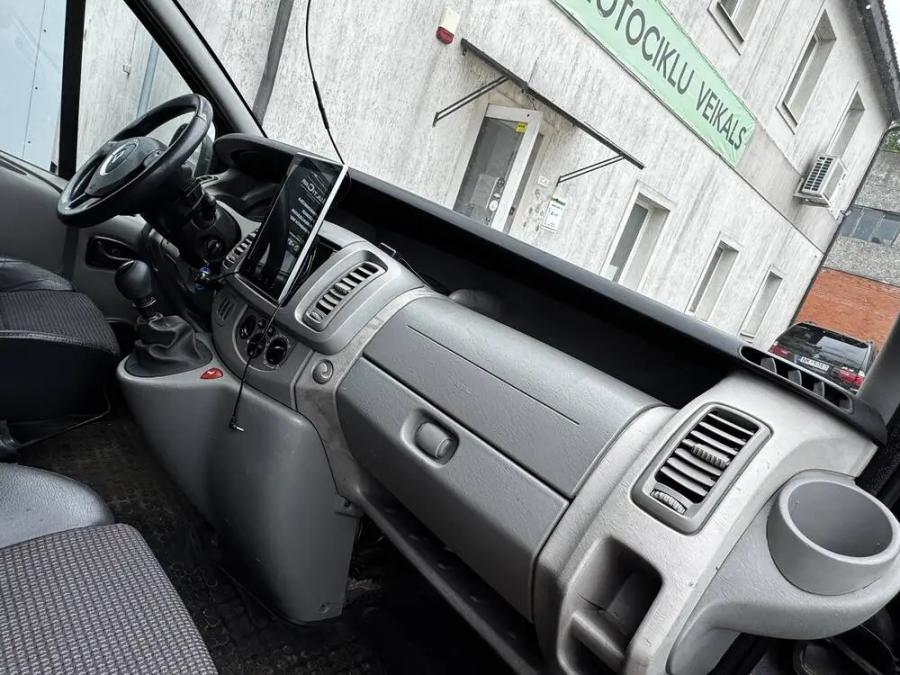 Black Renault Trafic 2007 in Daugavpils, with an engine capacity of 2.00 L and mileage of 419 thousand km for 5490 €, photo 12 on AUTOMOTO.COM.LV