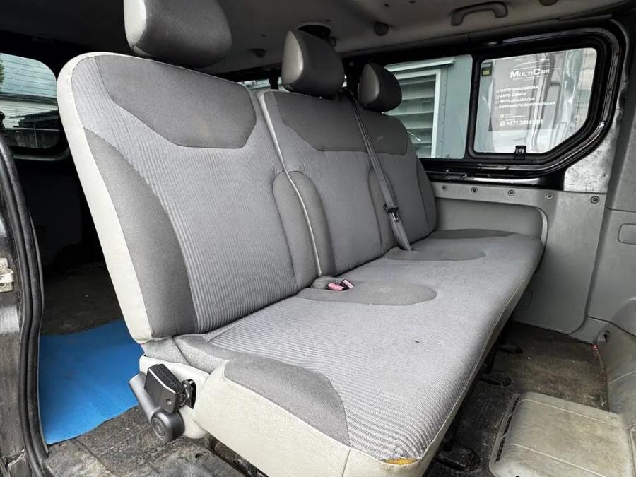 Black Renault Trafic 2007 in Daugavpils, with an engine capacity of 2.00 L and mileage of 419 thousand km for 5490 €, photo 17 on AUTOMOTO.COM.LV