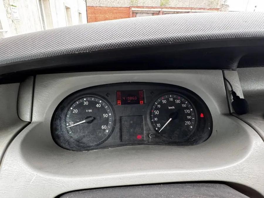 Black Renault Trafic 2007 in Daugavpils, with an engine capacity of 2.00 L and mileage of 419 thousand km for 5490 €, photo 19 on AUTOMOTO.COM.LV