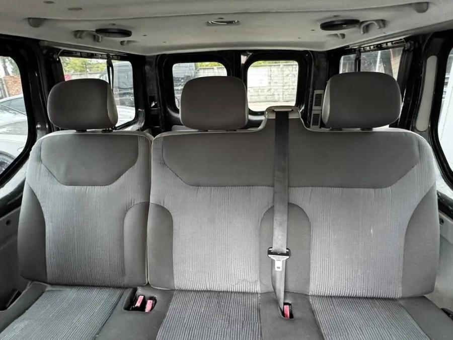 Black Renault Trafic 2007 in Daugavpils, with an engine capacity of 2.00 L and mileage of 419 thousand km for 5490 €, photo 23 on AUTOMOTO.COM.LV