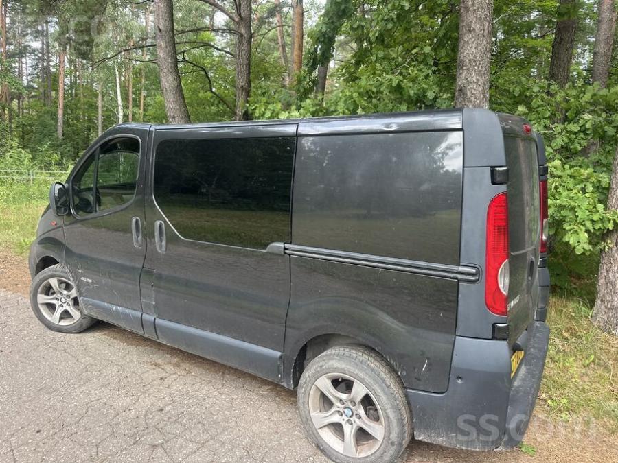 Black Renault Trafic 2007 in Riga, with an engine capacity of 2.00 L and mileage of 200 thousand km for 1990 €, photo 3 on AUTOMOTO.COM.LV