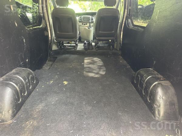 Black Renault Trafic 2007 in Riga, with an engine capacity of 2.00 L and mileage of 200 thousand km for 1990 €, photo 6 on AUTOMOTO.COM.LV