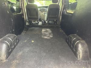 Black Renault Trafic 2007 in Riga, with an engine capacity of 2.00 L and mileage of 200 thousand km for 1990 €, photo 7 on AUTOMOTO.COM.LV