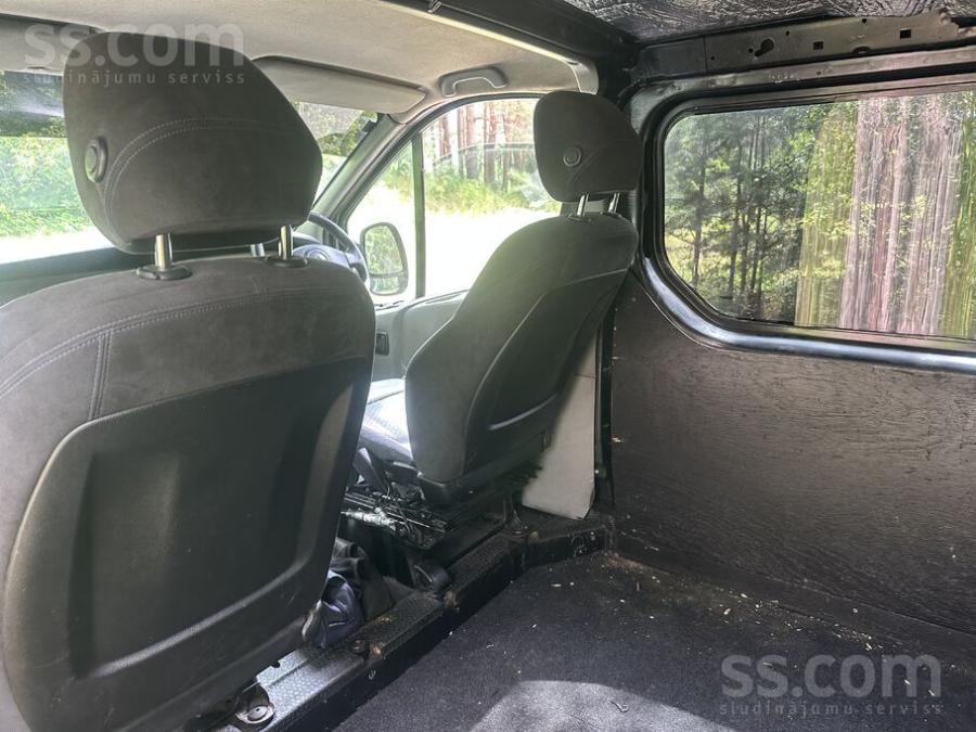 Black Renault Trafic 2007 in Riga, with an engine capacity of 2.00 L and mileage of 200 thousand km for 1990 €, photo 8 on AUTOMOTO.COM.LV