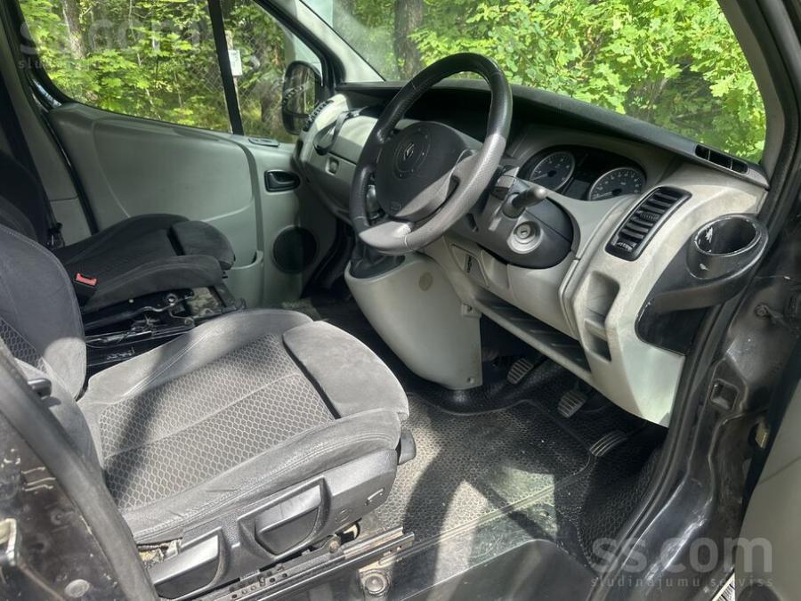 Black Renault Trafic 2007 in Riga, with an engine capacity of 2.00 L and mileage of 200 thousand km for 1990 €, photo 9 on AUTOMOTO.COM.LV