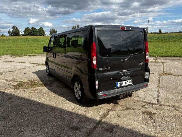 Black Renault Trafic 2007 in Jelgava, with an engine capacity of 2.50 L and mileage of 461 thousand km for 3500 €, photo 4 on AUTOMOTO.COM.LV