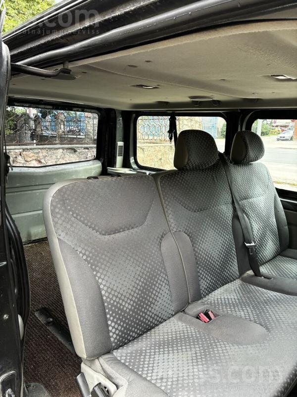 Black Renault Trafic 2007 in Jelgava, with an engine capacity of 2.50 L and mileage of 461 thousand km for 3500 €, photo 8 on AUTOMOTO.COM.LV