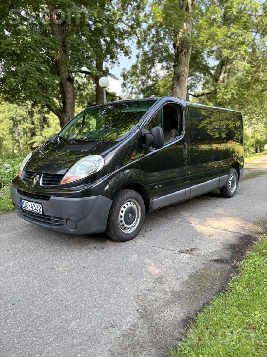 Black Renault Trafic 2008 in Valmiera, with an engine capacity of 2.00 L and mileage of 202 thousand km for 5500 €, photo 1 on AUTOMOTO.COM.LV