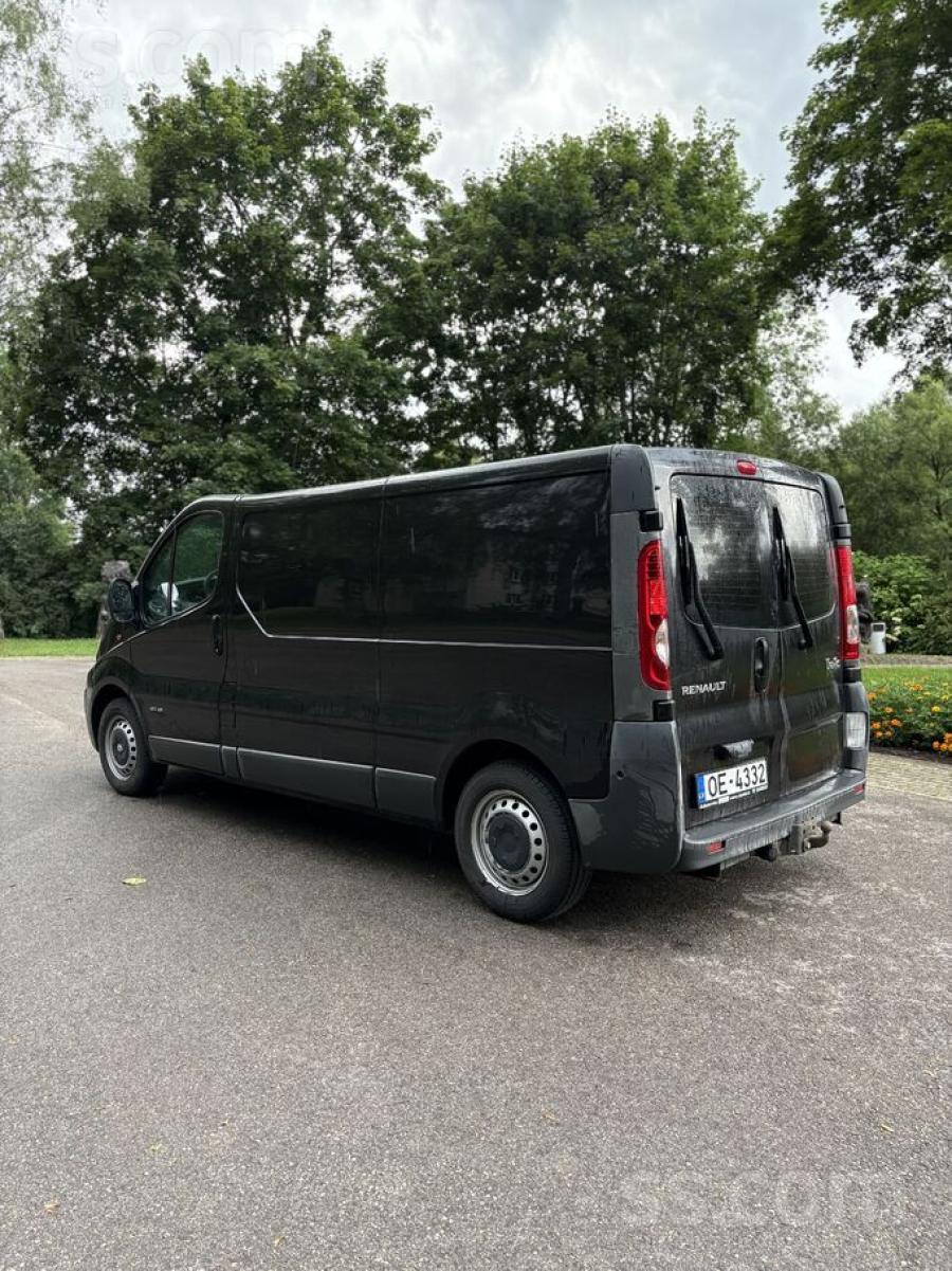 Black Renault Trafic 2008 in Valmiera, with an engine capacity of 2.00 L and mileage of 202 thousand km for 5500 €, photo 3 on AUTOMOTO.COM.LV