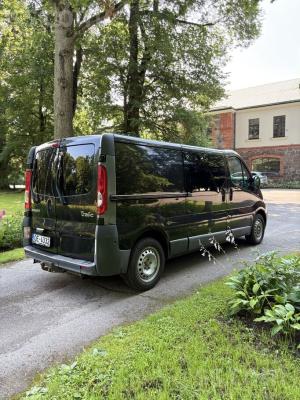 Black Renault Trafic 2008 in Valmiera, with an engine capacity of 2.00 L and mileage of 202 thousand km for 5500 €, photo 4 on AUTOMOTO.COM.LV