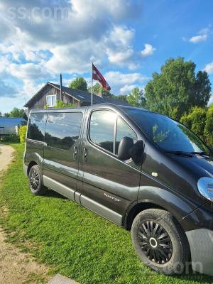 Melns Renault Trafic 2008 Ogre, ar dzinēja tilpumu 2.00 L un nobraukumu 351 tūkst. km par 5200 €, foto  vietnē AUTOMOTO.COM.LV