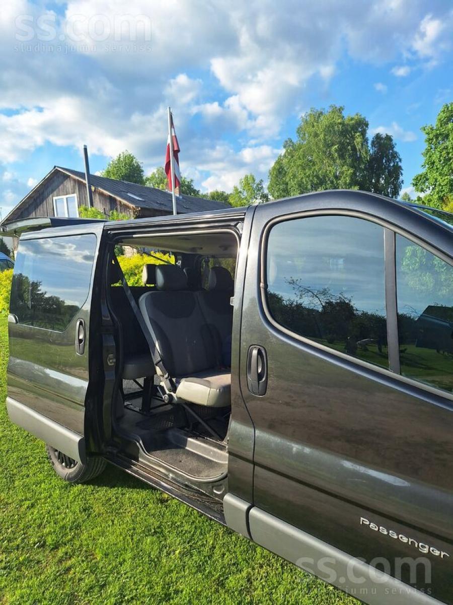 Black Renault Trafic 2008 in Ogre, with an engine capacity of 2.00 L and mileage of 351 thousand km for 5200 €, photo 6 on AUTOMOTO.COM.LV