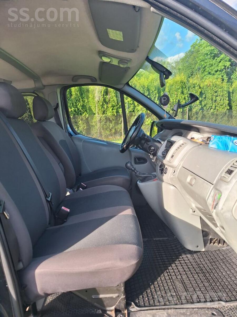 Black Renault Trafic 2008 in Ogre, with an engine capacity of 2.00 L and mileage of 351 thousand km for 5200 €, photo 11 on AUTOMOTO.COM.LV
