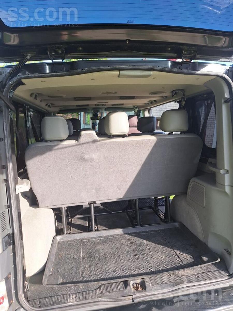 Black Renault Trafic 2008 in Ogre, with an engine capacity of 2.00 L and mileage of 351 thousand km for 5200 €, photo 14 on AUTOMOTO.COM.LV