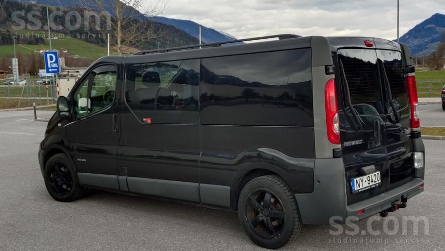 Black Renault Trafic 2008 in Ogre, with an engine capacity of 2.50 L and mileage of 351 thousand km for 5450 €, photo 1 on AUTOMOTO.COM.LV