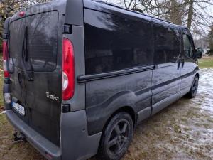 Black Renault Trafic 2008 in Ogre, with an engine capacity of 2.50 L and mileage of 351 thousand km for 5450 €, photo 4 on AUTOMOTO.COM.LV